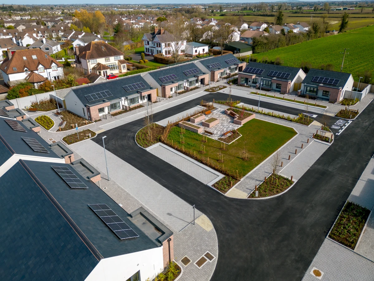 Minister O'Brien visits Ashfield, Clonminch | Oaklee